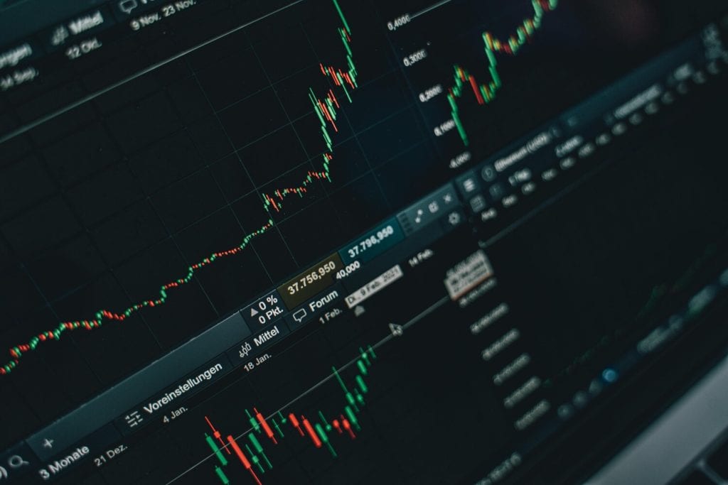 Emissions vs Carbon Trading: Key Differences for traders